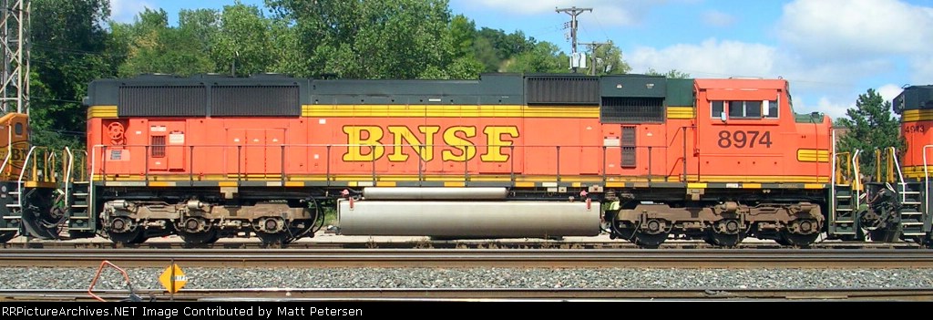 BNSF 8974